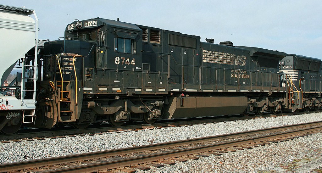 NS 8744